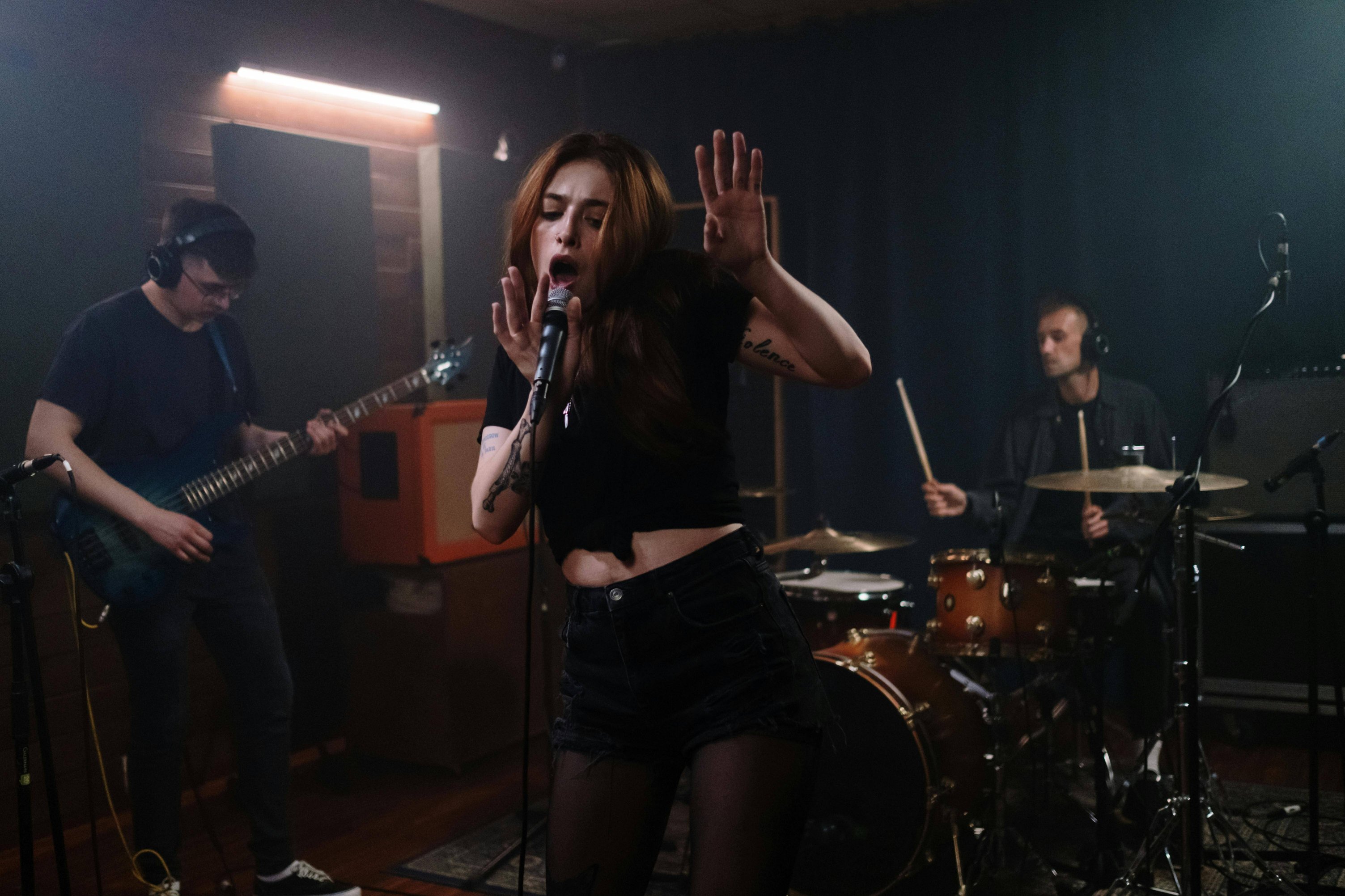 Chanteuses de rock : quand les femmes électrisent la scène
