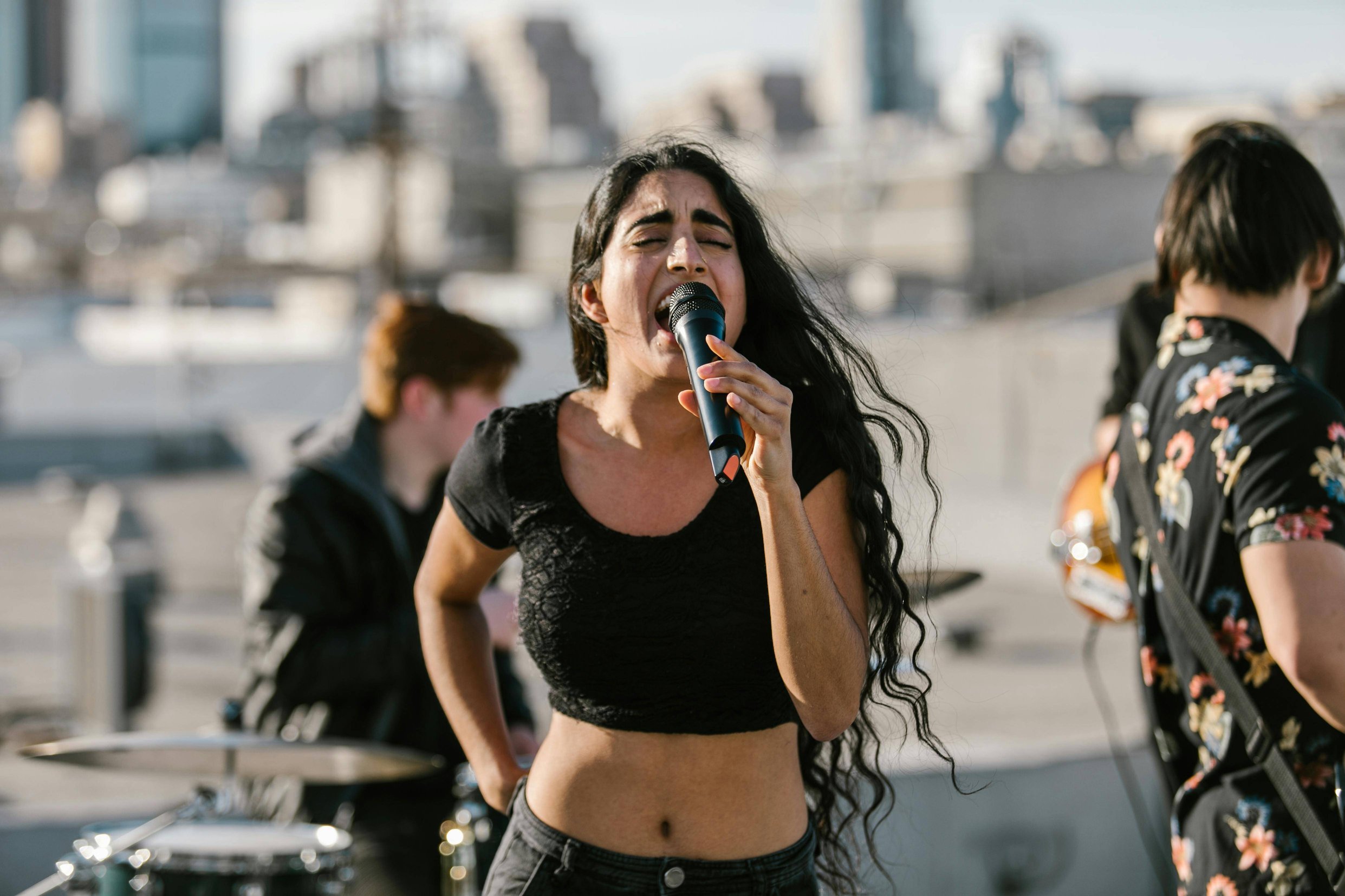 Chanteuses de rock : quand les femmes électrisent la scène