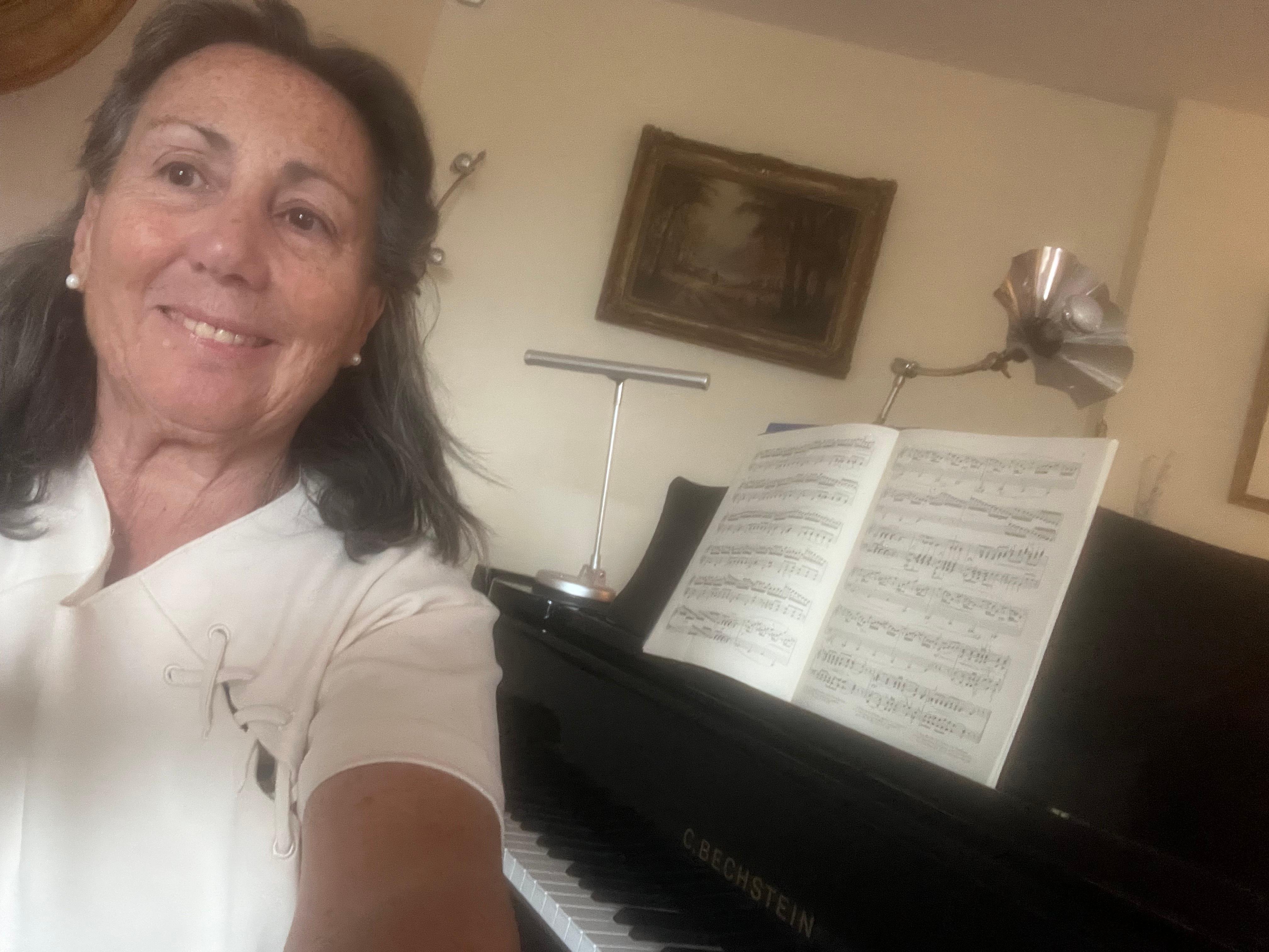 Découvrez l’interview de Catherine, professeure de piano